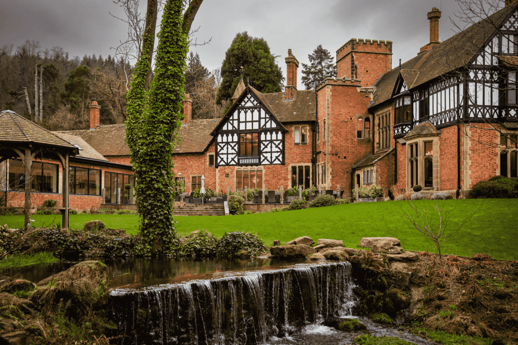 A fairytale wedding at Tyn Dwr Hall | Stacey Oliver Photography